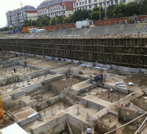 现货供应 塔吊维修平台防攀爬坠落基坑护栏36米正方形全竖管护栏