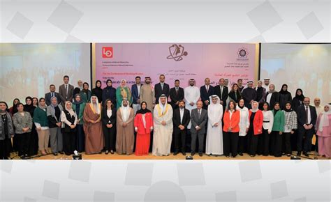 وزير العمل استمرار دعم المرأة البحرينية وزيادة وتيرة توظيفها في مختلف