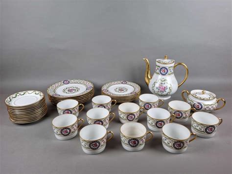 At Auction Partie De Service à Café En Porcelaine De Limoges Haviland