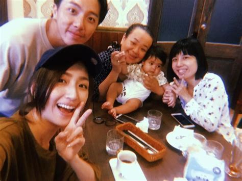 坤達柯佳嬿「實習爸媽」鬆口生子進度！ 抱娃手勢成亮點 Ettoday星光雲 Ettoday新聞雲