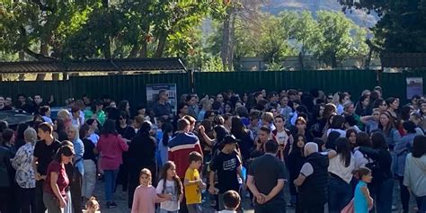 83 ე საჯარო სკოლის დროულად გახსნის მოთხოვნით მშობლებისა და მოსწავლეების საპროტესტო აქცია