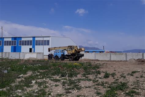 СЛИВЕН ПРЕБИХА СЛУЖИТЕЛ НА ОБЩИНСКА ОХРАНА В РАБОТНО ВРЕМЕ ОТКРИХА ГО В БАГАЖНИК НА КОЛА