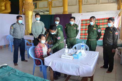 အနောက်ပိုင်းတိုင်းစစ်ဌာနချုပ် နယ်လှည့်ဆေးကုသရေးအဖွဲ့ ပုဏ္ဏားကျွန်းမြို့၌ ကျန်းမာရေးစောင့်ရှောက်မ