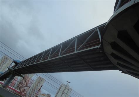 Bahia Ba Passarela Interditada Depois Caminh O Bater Na Avenida