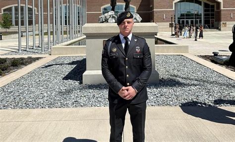 Togeri I Fsk Së Ylli Dalladaku Merr çmimin Honor Graduate” Në Shba Lajmet E Fundit Zëri