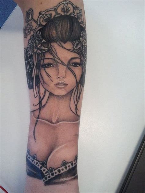 A beleza e tradição das Gueixas representada em belas tatuagens Marte é para os Fracos
