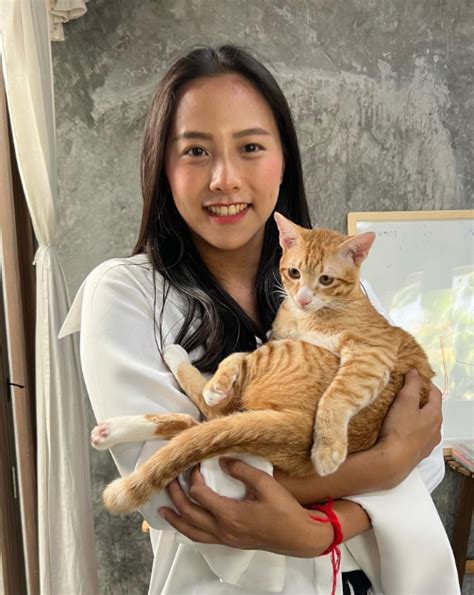 ไอซ์ รักชนก คือใคร ส่องประวัติและหลากหลายเรื่องน่ารู้จัก