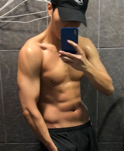 ᴱˣᶦˢᵗ فیل‌شیکم‌جونگین🐘 On Twitter The Face The Body