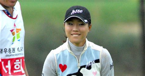 서희경 만족스런 미소 포토