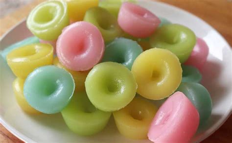 ขนมน้ำดอกไม้ สูตรขนมไทยโบราณ เมนูขนมน้ำดอกไม้ หรือ ขนมชักหน้า Floral Rice Cakes