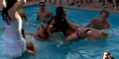 Tara Reid Bikini Scene In The Big Lebowski