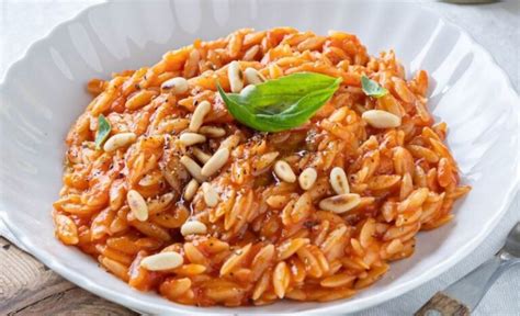 Mâncare De Post Din Paste Mici Cu Sos De Roșii