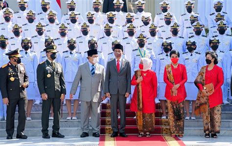 Prabowo Dan Jokowi Terlihat Kompak Saat Pelantikan Perwira Muda TNI