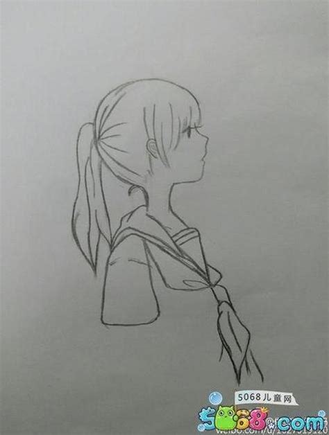 简笔画高中生低马尾女孩动漫人物 动漫女生高马尾怎么画 画趣文库（我爱生活）