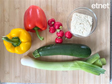 家常小炒｜易潔鑊炒出大牌檔鑊氣！今期健康素食譜︰大葱豆腐塊雜錦小炒 走肉廚房 好營養 健康好人生 Etnet 經濟通 香港新聞