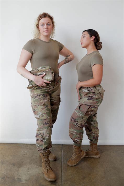 【画像】アメリカ軍女性兵士、とんでもなくエチエチなインナーを着ていたw