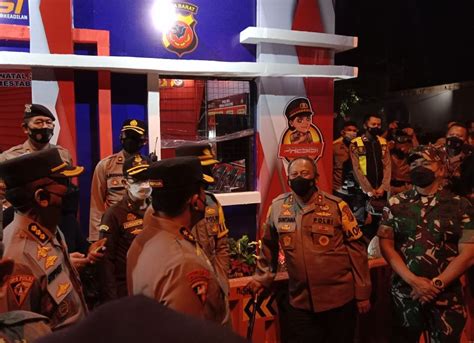 Polisi Dan Prajurit TNI Bubarkan Kerumunan Malam Tahun Baru Di Bandung