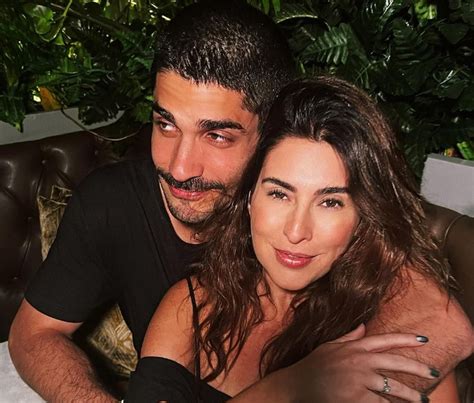 Fernanda Paes Leme está gravida aos 40 anos e amigos comemoram em