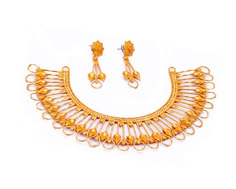 Stylish Bengali Traditional Gold Jewellery Chatai Necklace With