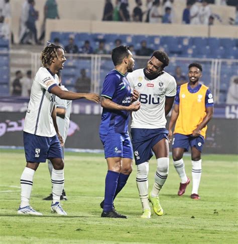 بيت الهلال On Twitter علي البليهي مع أحد البكايات بعد المباراة 😂