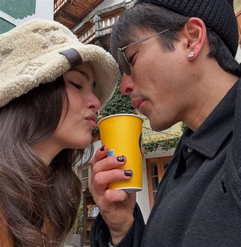 Potret Yaya Urassaya Dan Nadech Kugimiya Liburan Di Austria