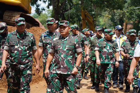 Presiden Instruksikan Buka Akses Daerah Terisolasi Akibat Gempa Cianjur