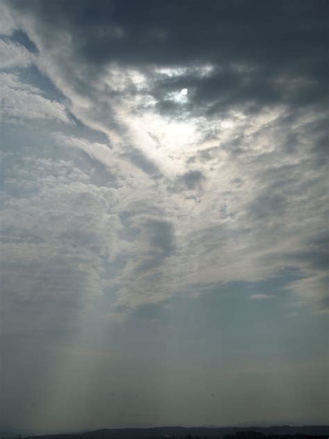 天使のはしご♪ 空と倉庫