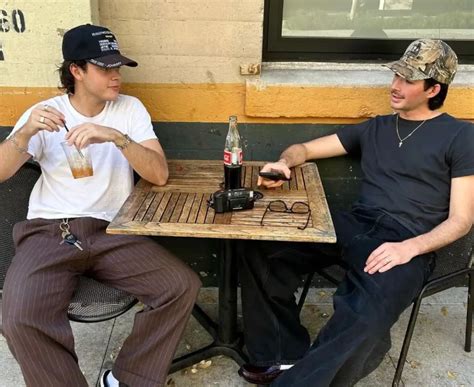 5 Ide Outfit Cowok Skena Yang Lagi Viral Cool Dan Trendy Bromen