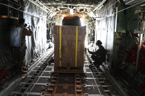 بمشاركة 4 دول الأردن ينفذ 10 إنزالات جوية إغاثية على غزة الخليج أونلاين