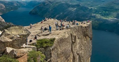 Mann Fra Målselv Døde Etter Fall Fra Preikestolen Folkebladetno