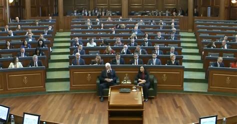 Kurti Dhe Osmani Nderojnë Familjen Jashari Në 26 Vjetorin E Epopesë Së