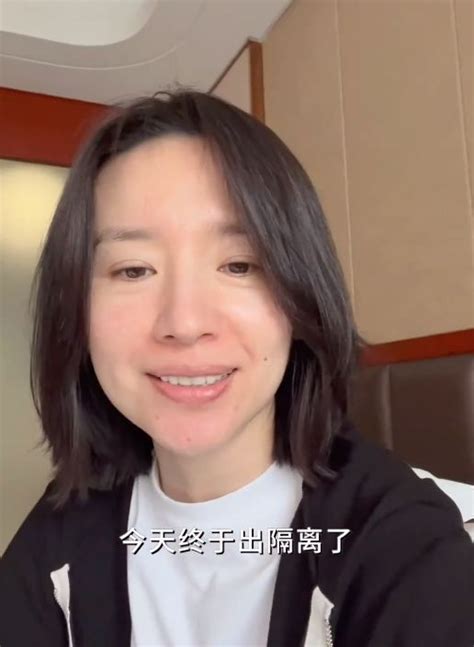 董洁庆祝42岁生日，素颜出镜暴露真实颜值，顶顶搂妈妈逛街好温馨 哔哩哔哩