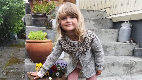 Icelandic Knitter Hélène Magnússon