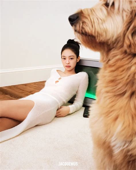 패션엔 블랙핑크 제니 강아지들과 유쾌한 홀리데이룩팬들 댕댕이가 부러워