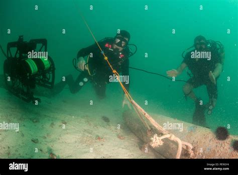 151117 N IP743 036 ARABIAN GULF Nov 17 2015 Divers Assigned To The Royal Navy S Fleet Diving