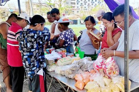 စစ်‌တွေမြို့ရှိ မုန်တိုင်းဒဏ်သင့်ပြည်သူများအား ဆန်၊ ဆီ၊ ဆား၊ ကြက်ဥ၊ ဟင