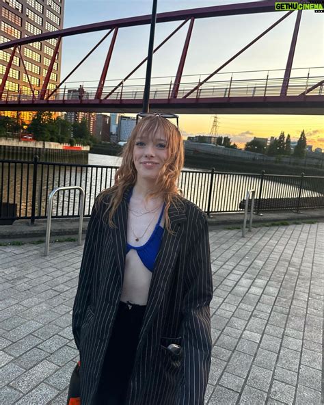 Actress Amybeth Mcnulty Hd Instagram Photos And Wallpapers August 2023 Gethu Cinema