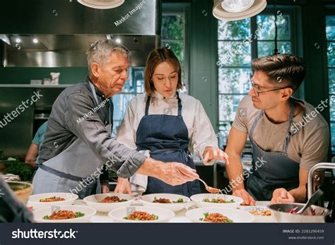 10420546 흰색 반다나 이미지 스톡 사진 및 벡터 Shutterstock