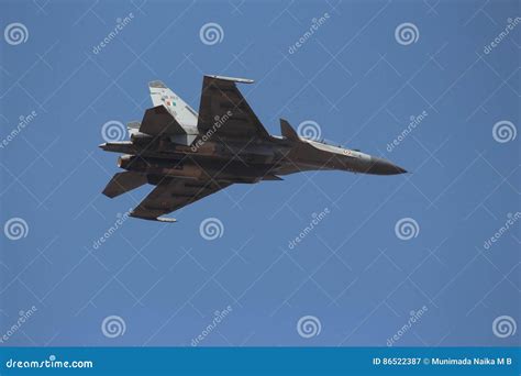 De Indische Luchtmachtvechters ` Zullen Iaf ` Hal Tejas Vliegen Sukhoi Su 30 Mki Redactionele