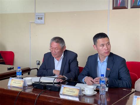 Арвайхээр сумын иргэдийн Төлөөлөгчдийн Хурлын ээлжит бус 7 дугаар хуралдаан өнөөдөр хуралдлаа