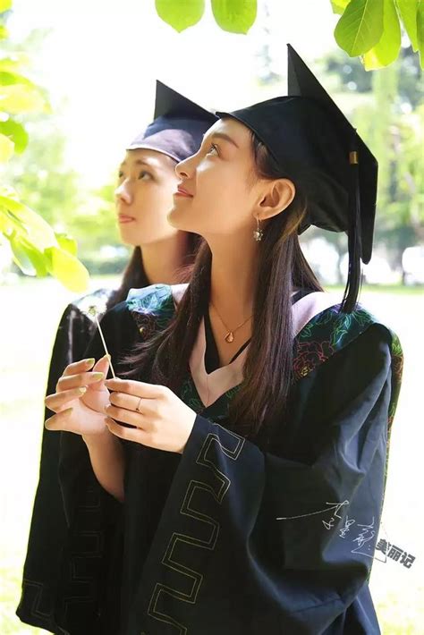 李星龍美麗記 北舞雙女神閨蜜學士服畢業寫真 第二組 每日頭條
