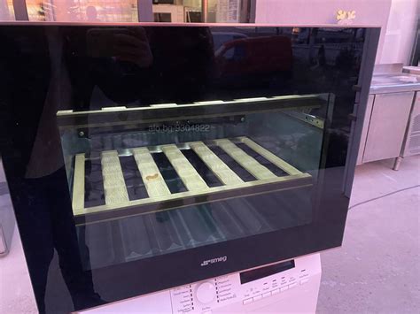 Виноохладител за вграждане Smeg витрина Хладилна витрина Смег Черен Хладилници Фризер