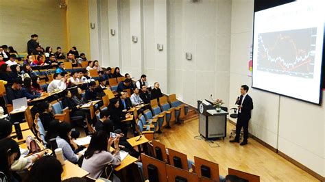 商學院舉辦中銀大講堂之《2018年人民幣匯率趨勢分析與展望》 澳門城市大學 商學院