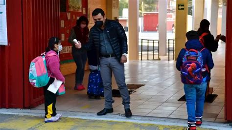 Depositan El Apoyo Para Uniformes Y Útiles Escolares En La Cdmx Este