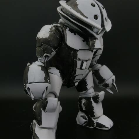 Origin版アッガイ製作中サフ吹きしました。これから細かい傷を手直しして行きますが、その前に黒ペンで影付けて遊んでみました