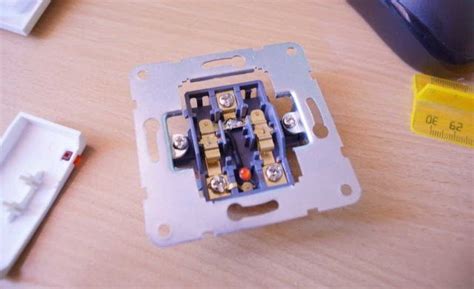 Как Подключить Кнопку с Подсветкой 3 Контакта • Тумблер с подсветкой Мир света