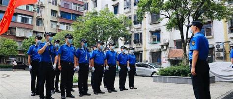 西陵城管开展楼道革命 助力文明典范城市创建杂物