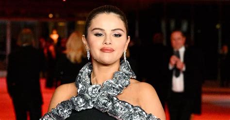 Selena Gomez Posts Intimate Snaps And Gets Cheeky Comment From Famous New Babefriend Daily Star