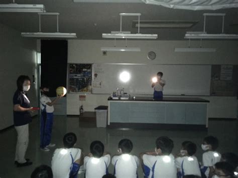 6年生 理科 「月の動きと見え方の実験」 駿台甲府小学校