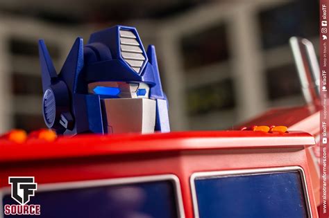 GALLERY: Robosen Optimus Prime – The Source Report